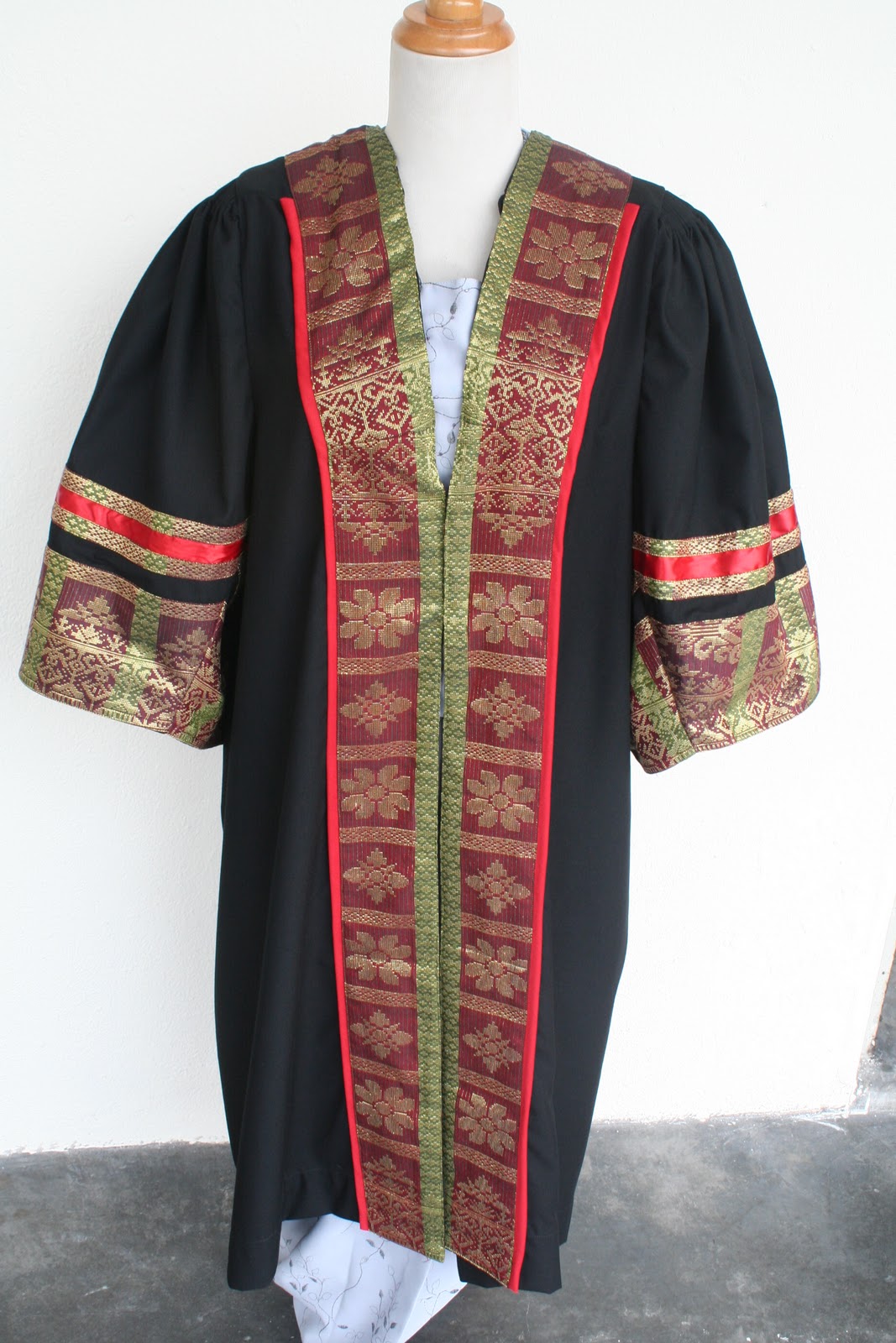 PAKAR JAHITAN PAKAIAN: Pembekal Jubah konvo / sewa jubah konvo