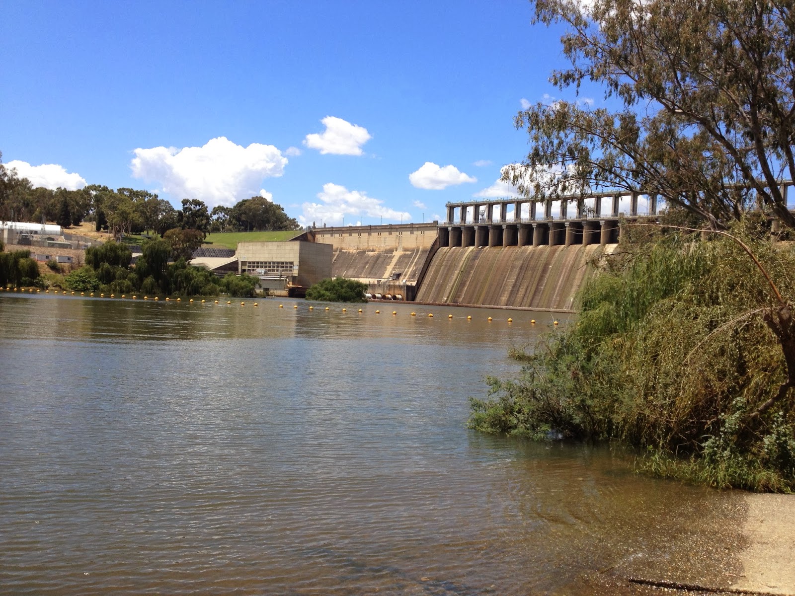 Murray River Kayak.: Why the Hume Dam?
