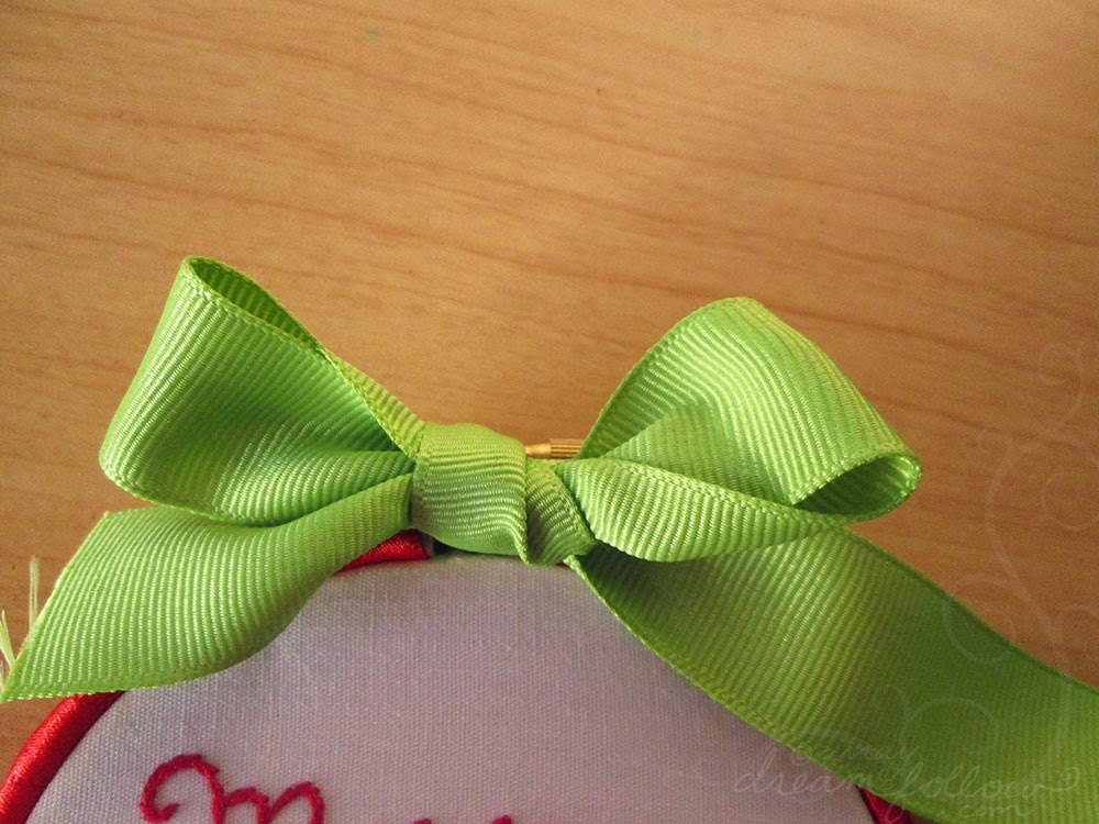 little dear tracks: How to tie a (nearly) perfect bow