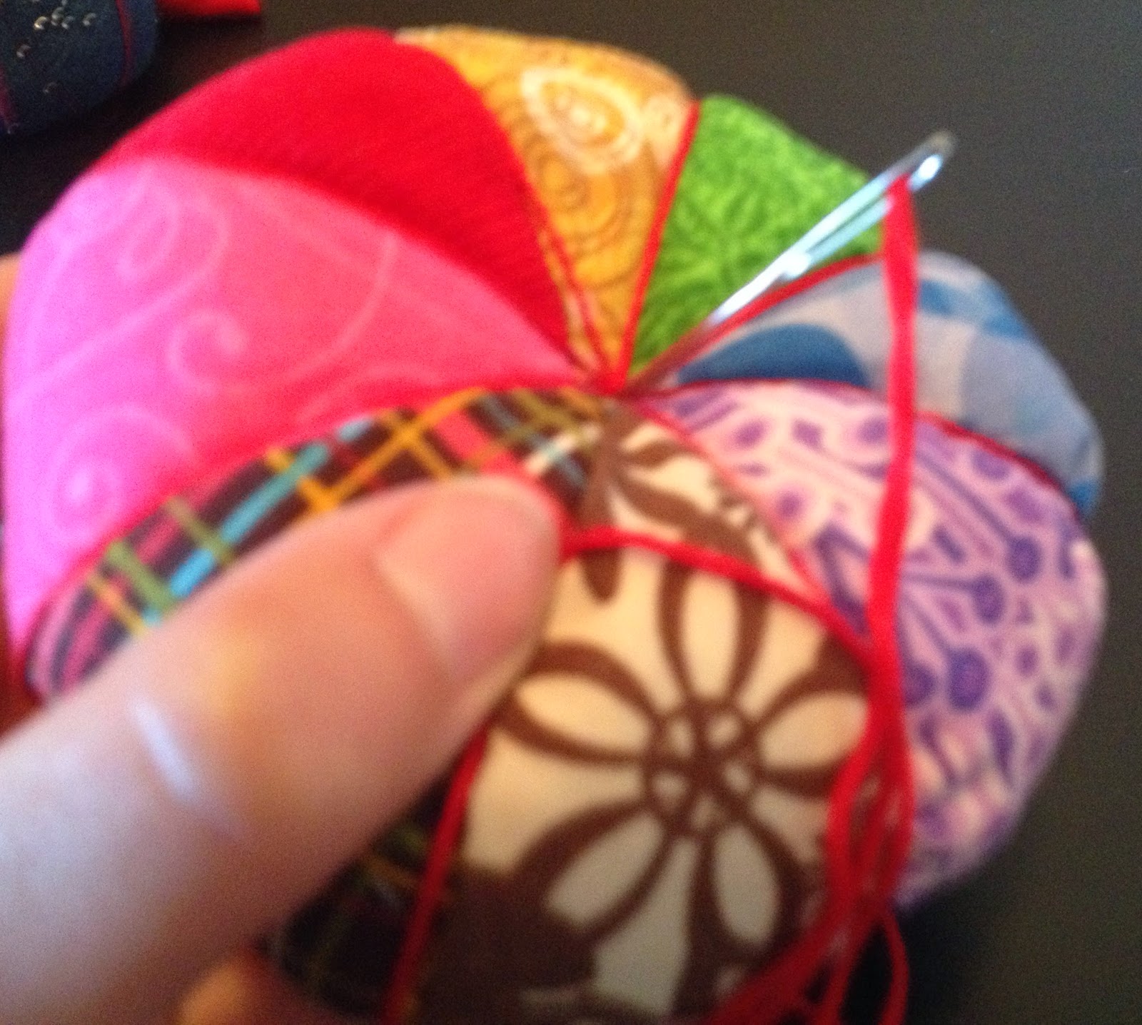 LifeIsSew: Simple Pincushion Tutorial