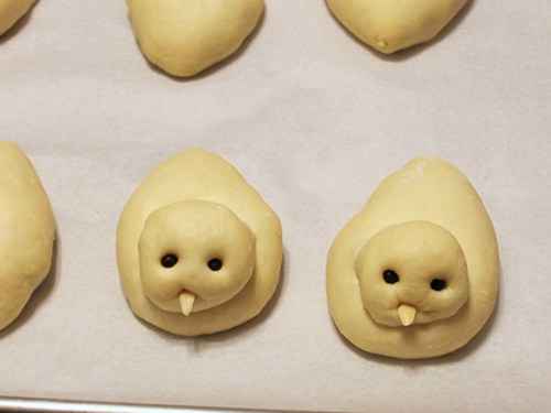 Cookistry: Birdie Bread - adorable buns shaped like little birds!