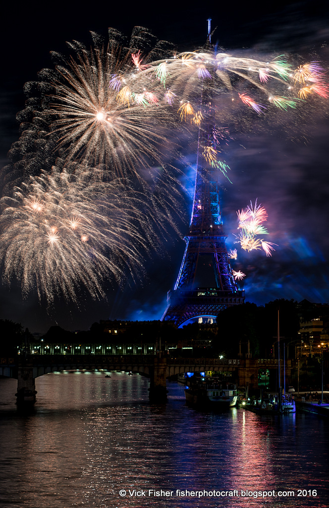 Vick and Jennifer's Travels: Eiffel Tower Fireworks 2016 Juillet 14 ...