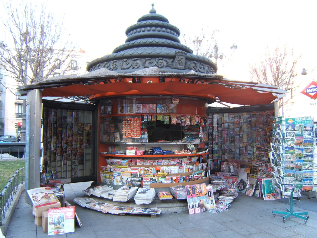 Cercasi edicola - Counter-Clock World