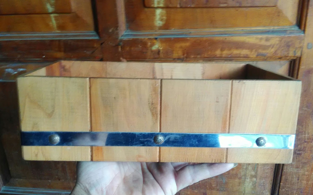 Gaya Antik Galeri : Baki Unik Kayu Pinus Tempat Botol / Gelas (TERJUAL ...