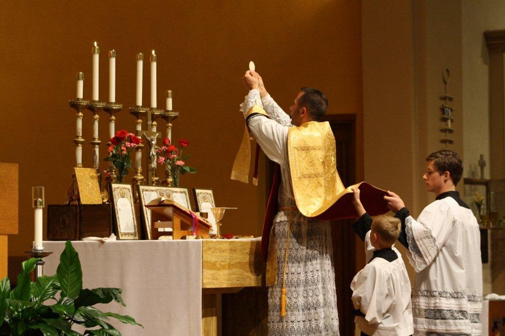 The Rev. Jeffery Fasching Blog: The SSPX and the Traditional Latin Mass