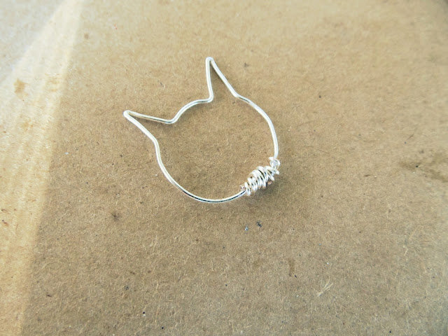 WobiSobi: Kitty Cat, Wire Ring. DIY.