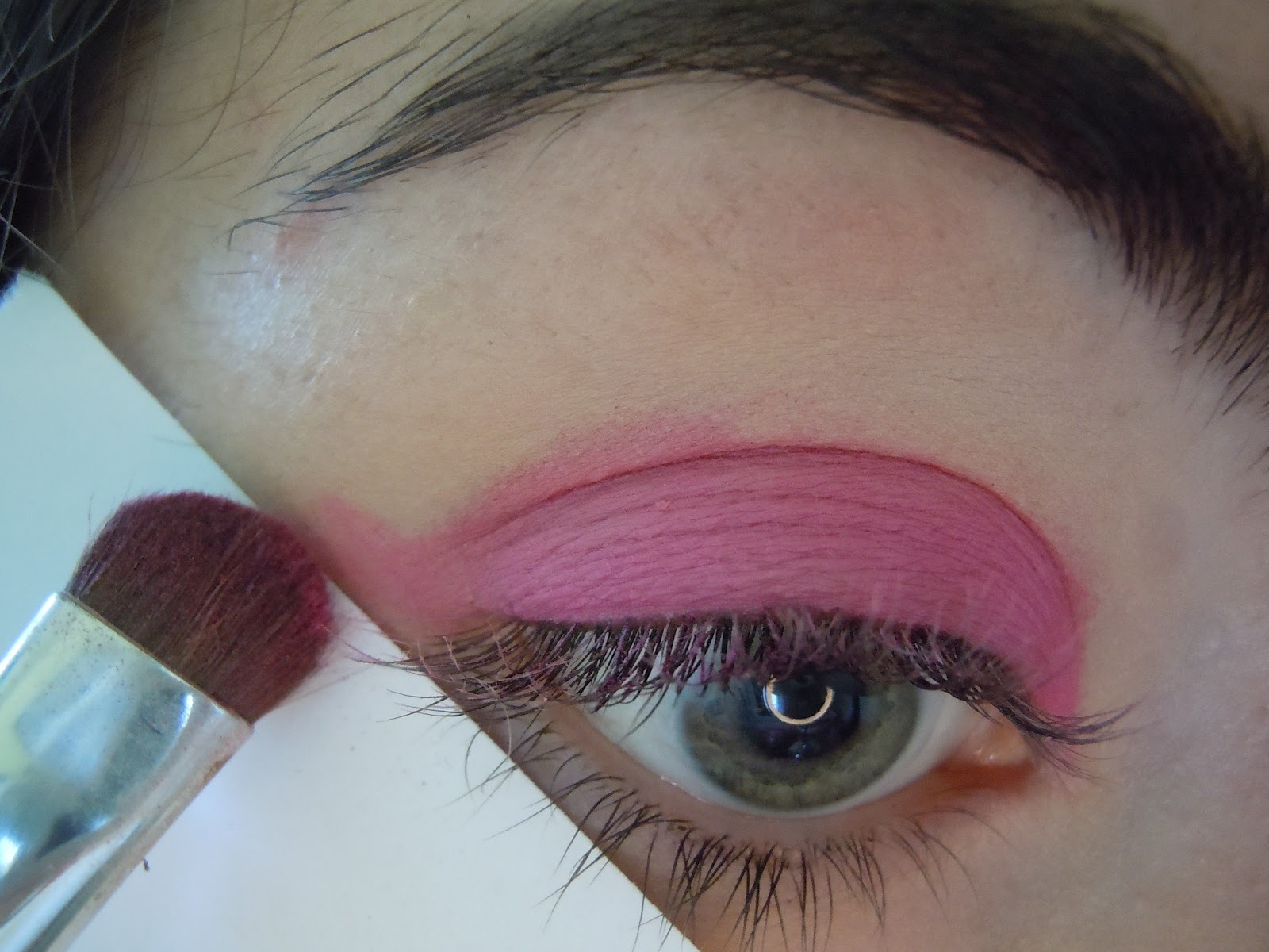 feather: Bright Pink Eyeshadow Look