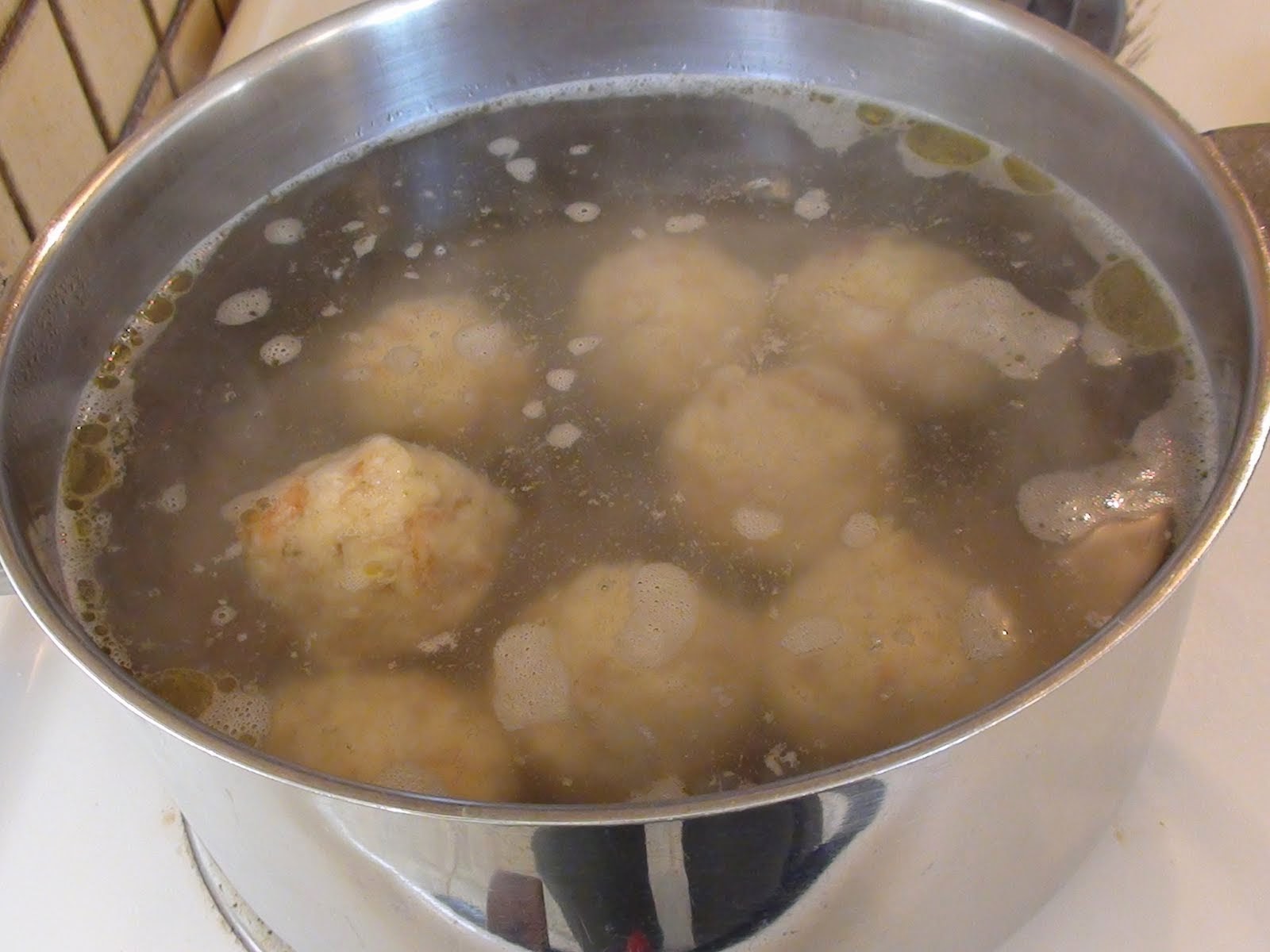 zsuzsa is in the kitchen: HUNGARIAN BREAD DUMPLINGS - ZSEMLEGOMBÓC