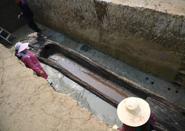 Ancient boat-shaped coffins dating back to 770 BC found in Sichuan ...