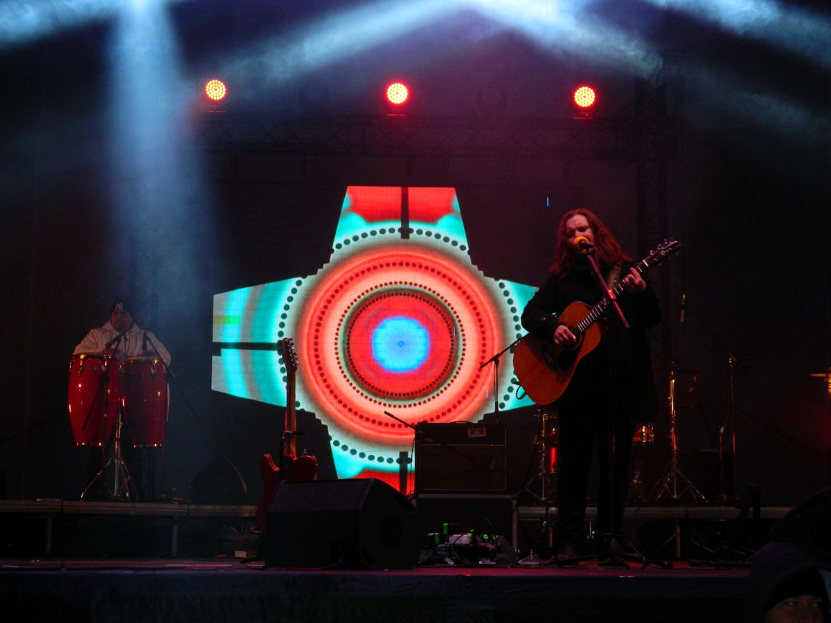 LA MULTI ANI, ROMANIA!: Bosquito cantand in parcul Sebastian