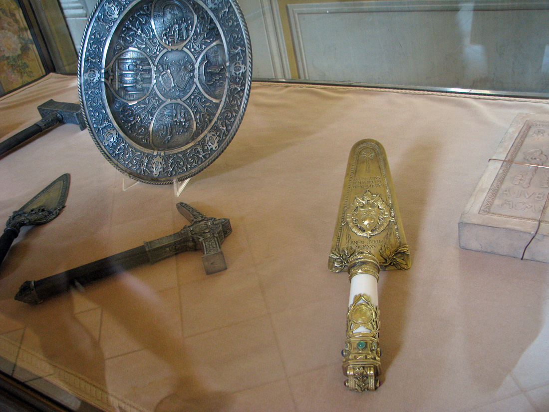 The Bell Curve of Life: Rome: Vatican Museum - Religious Artifacts