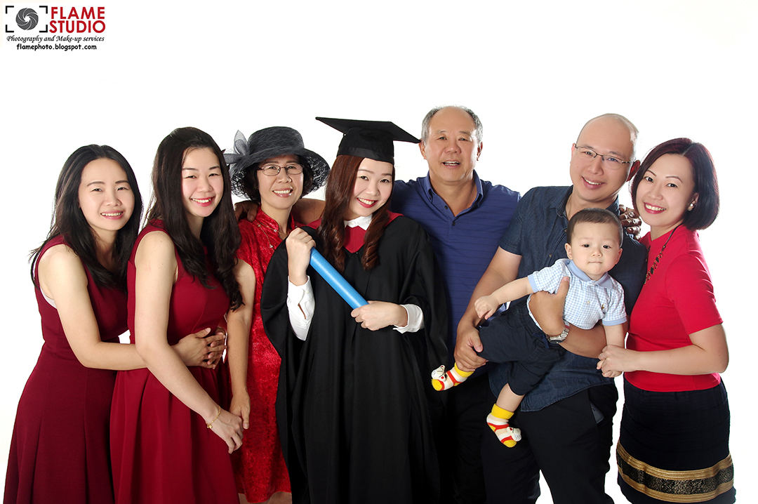 Flame Graduation Photography Studio: Graduation Convocation Family ...