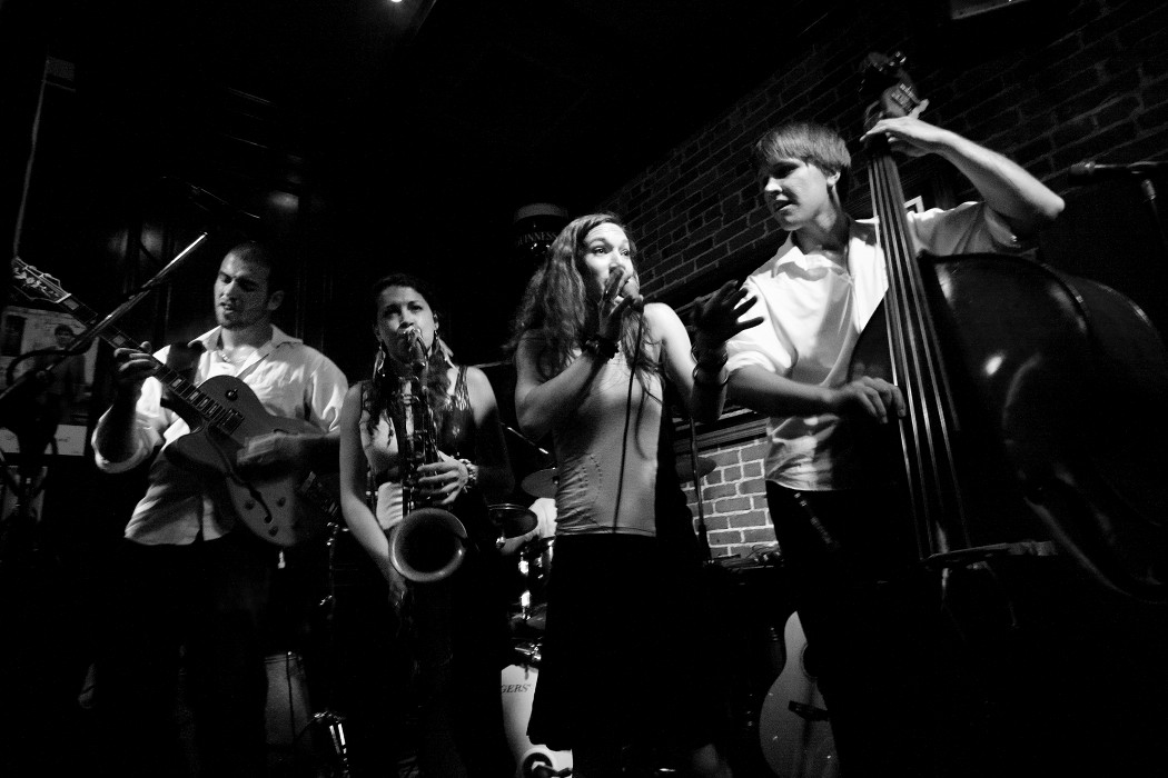 LE TEMPS QUI FUIT/2 (Numérique): Laura Doyon jazz trio (Pub St ...