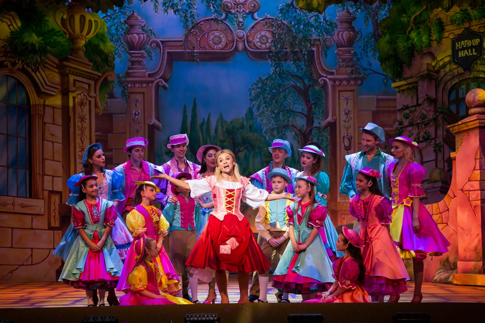 Cinderella (Panto), New Victoria Theatre | Review | Rewrite This Story