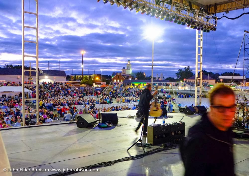 How to photograph concerts