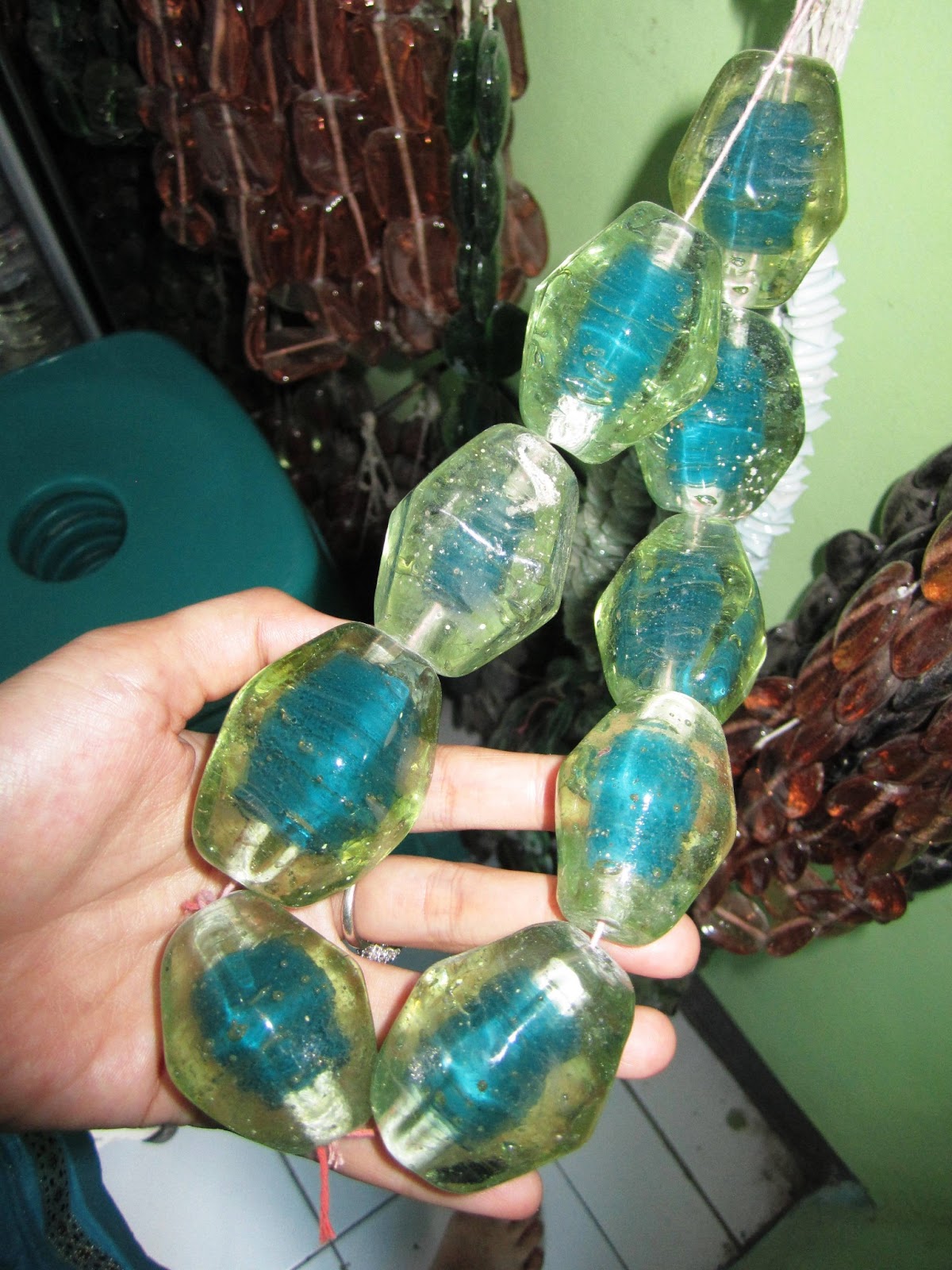 jombang city guide: Kerajinan Manik-Manik Kaca Jombang