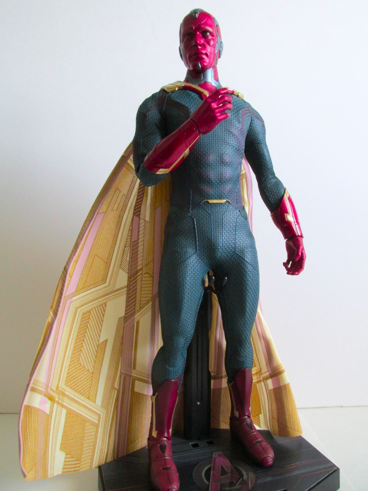 Hot Toys 1/6th scale figure Avengers Age of Ultron: Vision | Toy RE:action