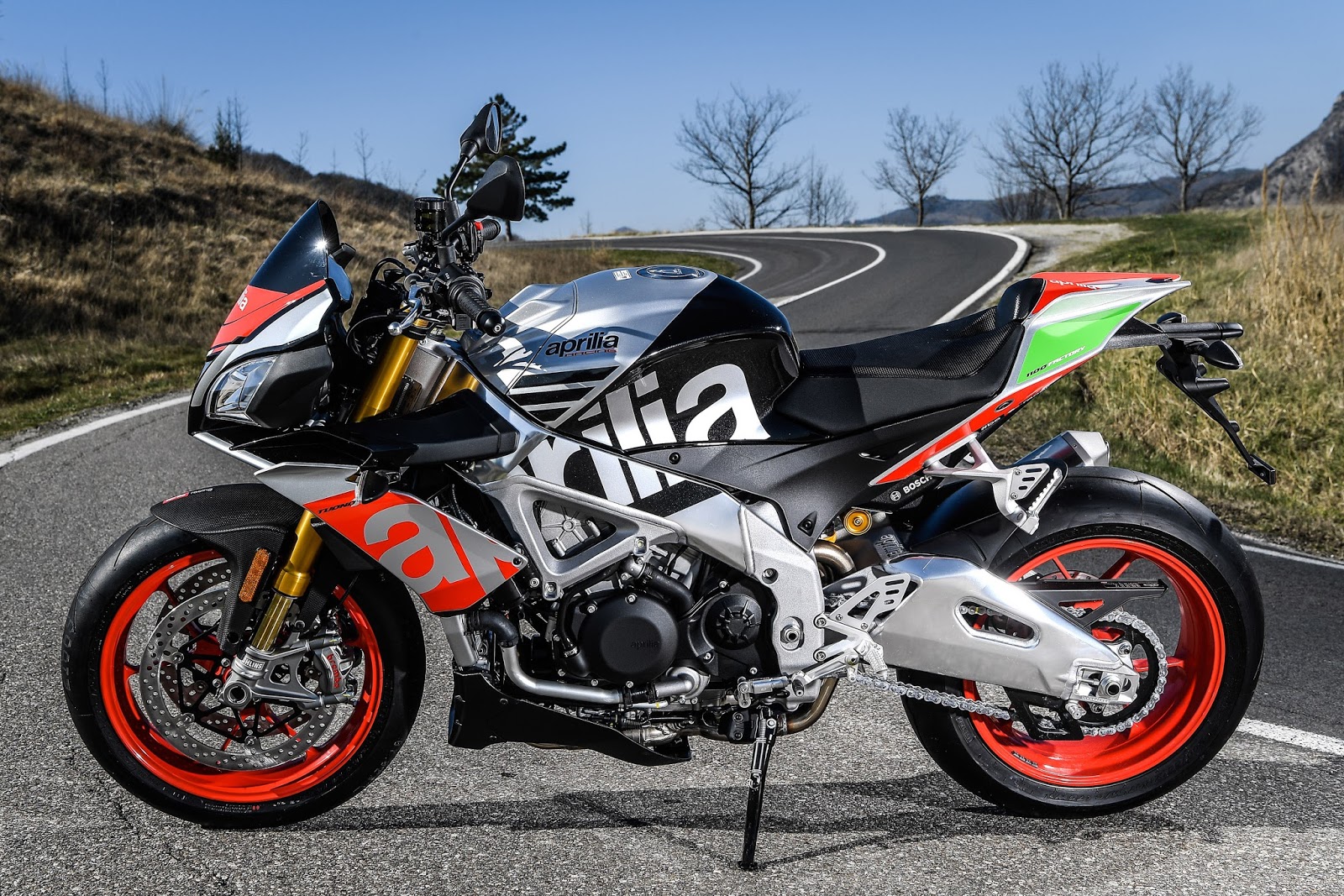 Racing Cafè: Aprilia Tuono V4 1100 Factory 2017