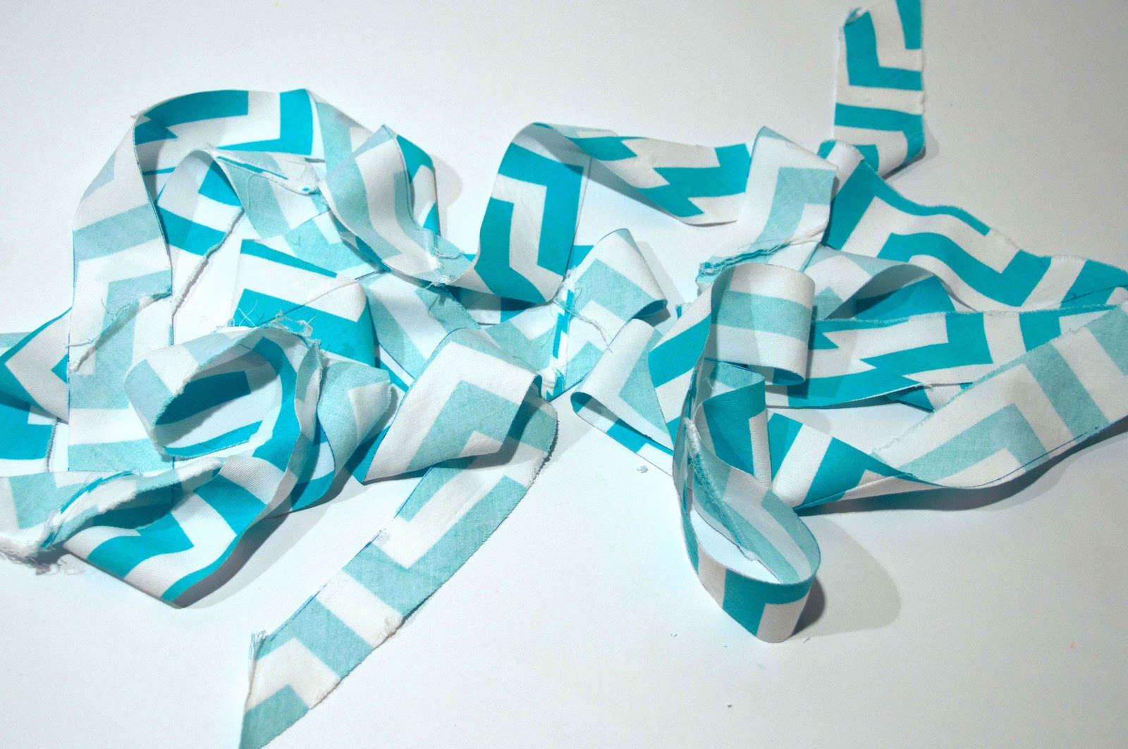 Aesthetic Nest: Sewing: How to Make Bias Tube Tape Binding (Tutorial)