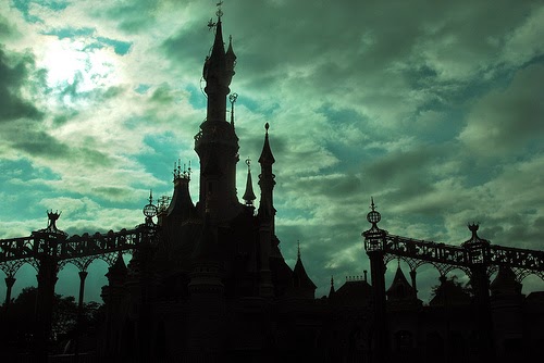 Mitos, Monstruos y Leyendas: Los fantasmas de Disneyland.