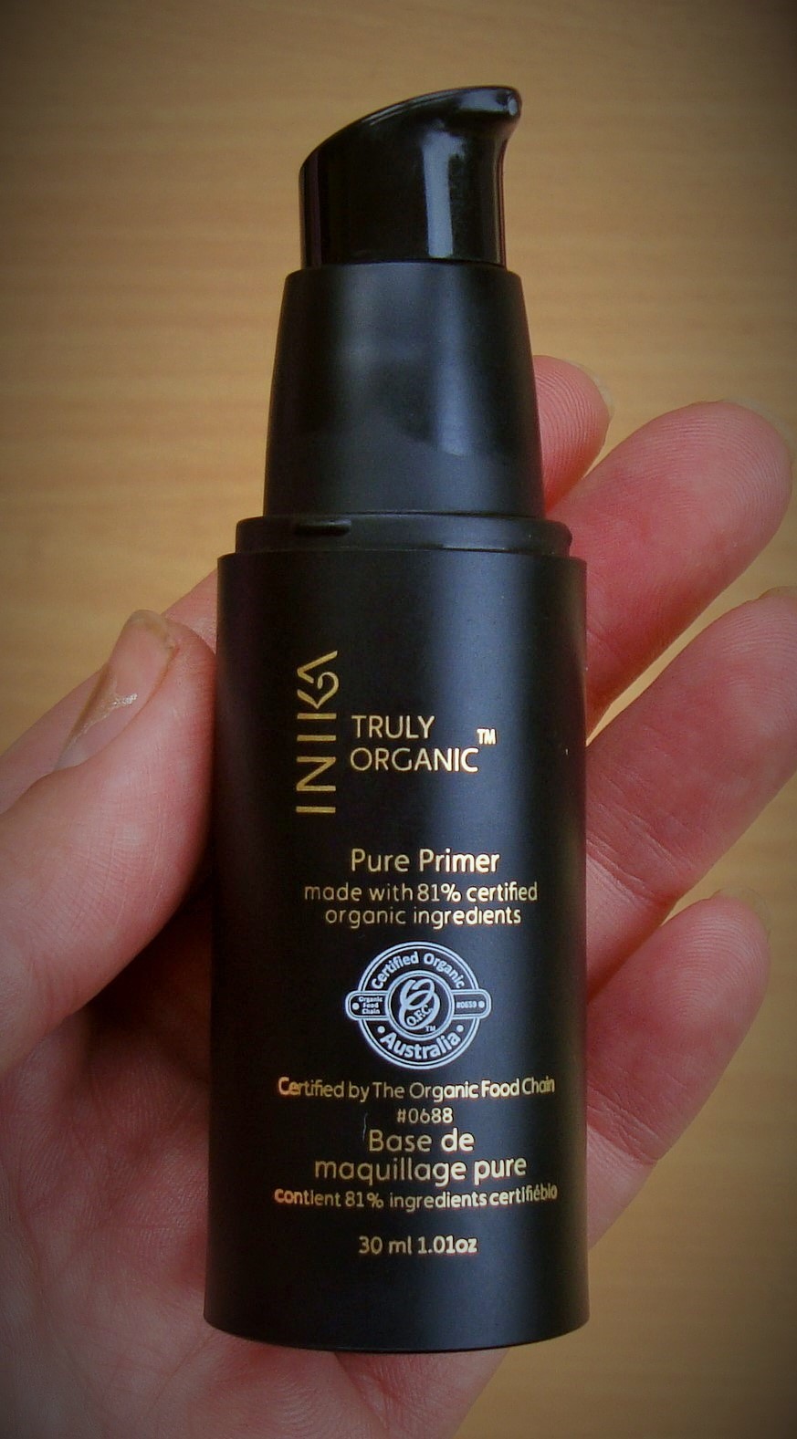 little white truths: Inika Certified Organic Pure Primer - review