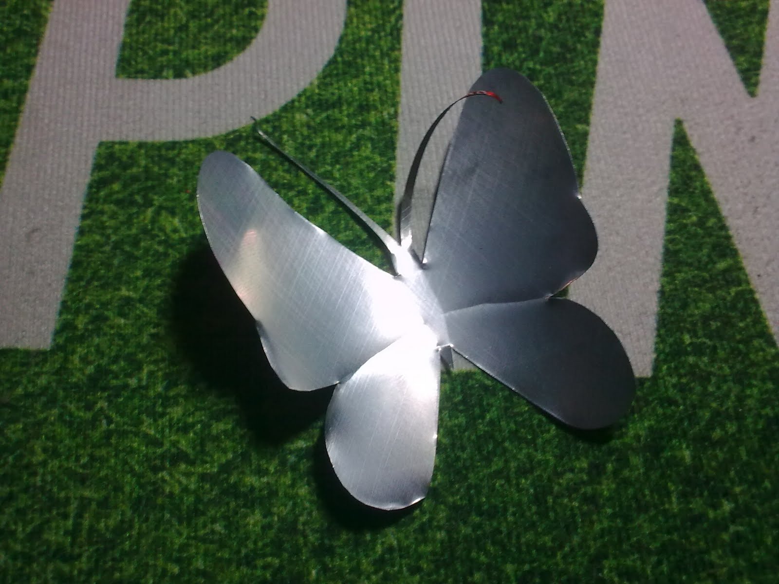 MANUALIDADES ESCOLARES: Mariposas plateadas.