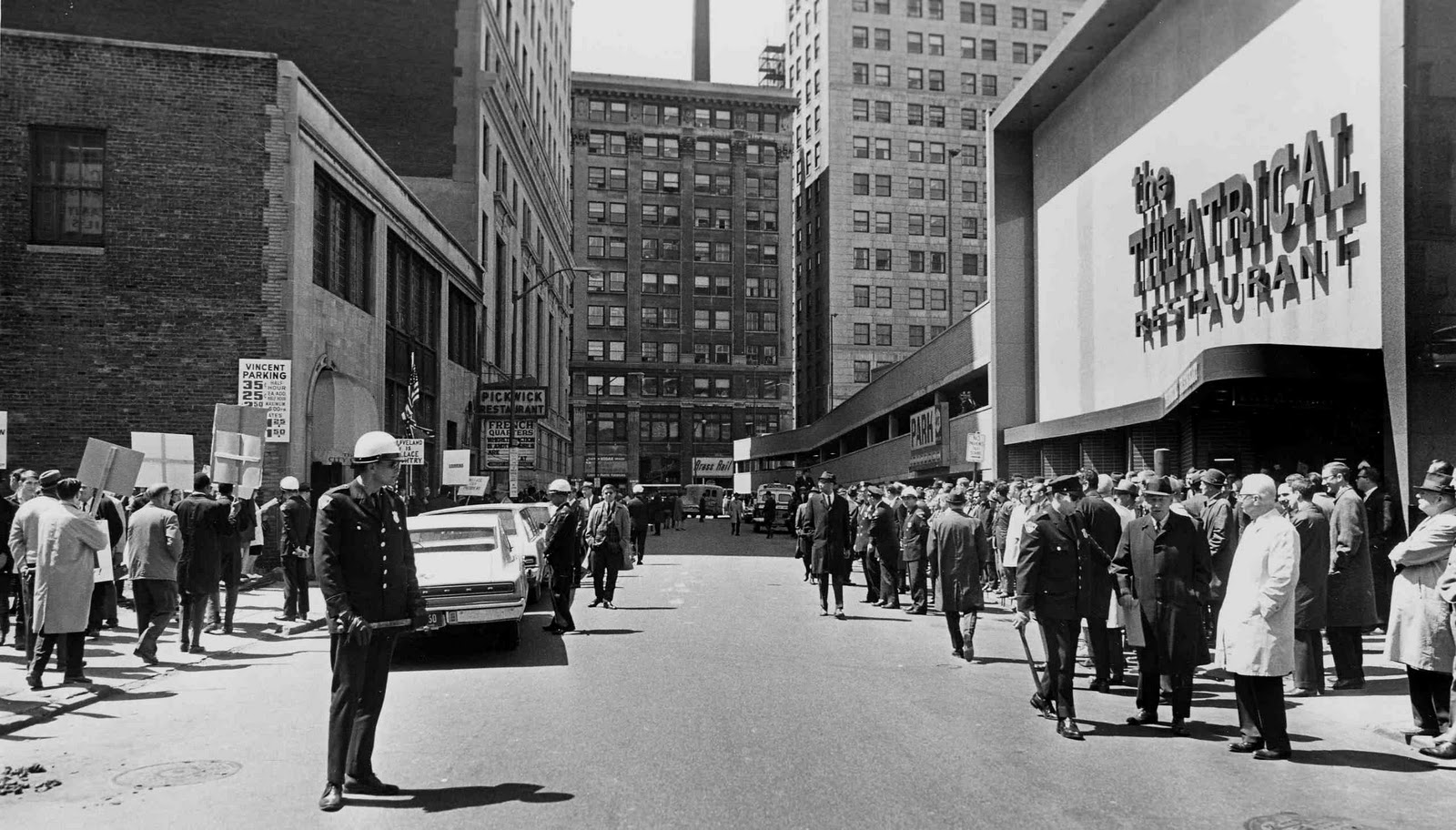 Art Modell’s ties to bookies and gamblers. « kanick