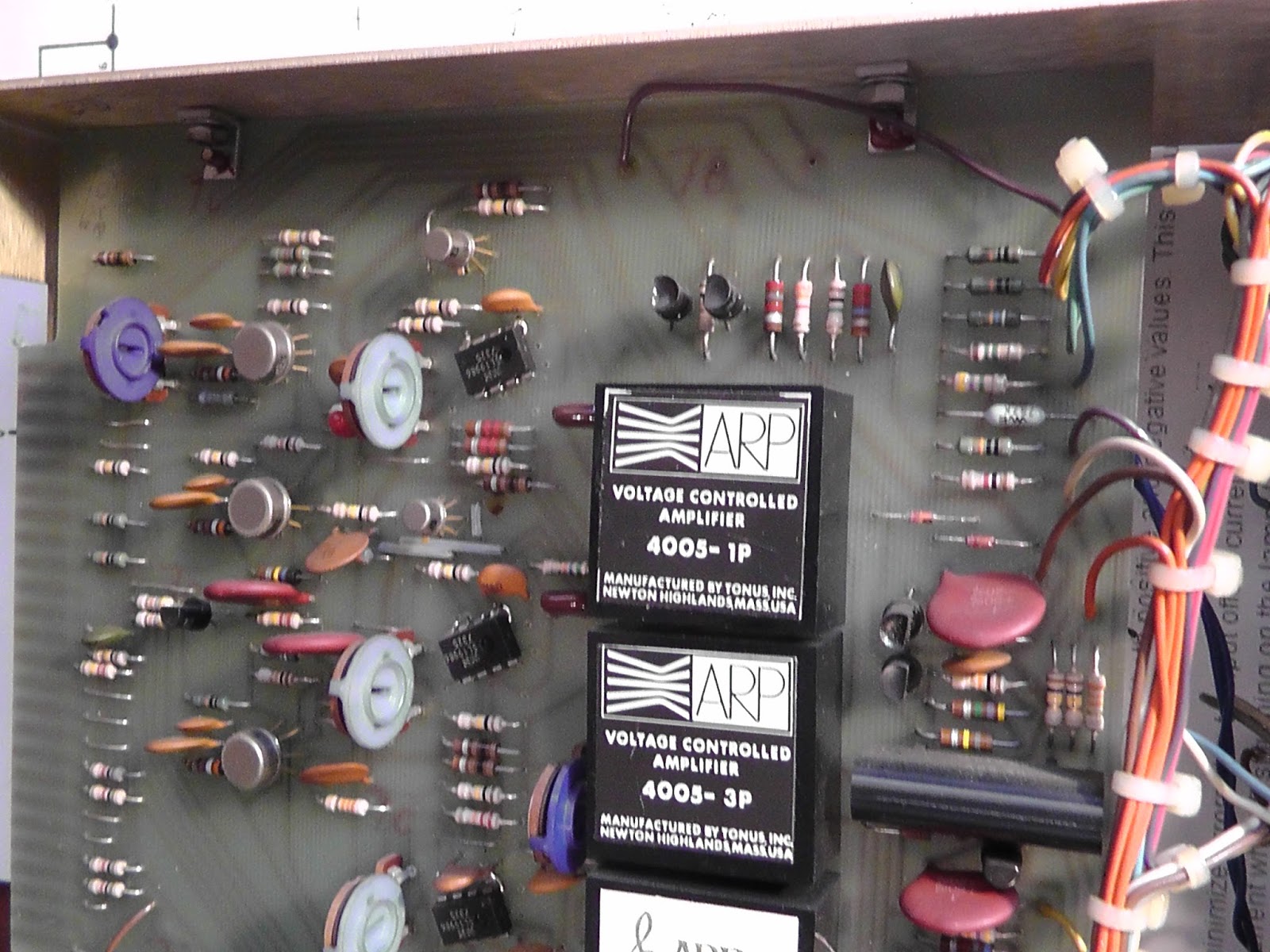 nonlinearcircuits does things to an ARP2500: 1047 Multimode filter