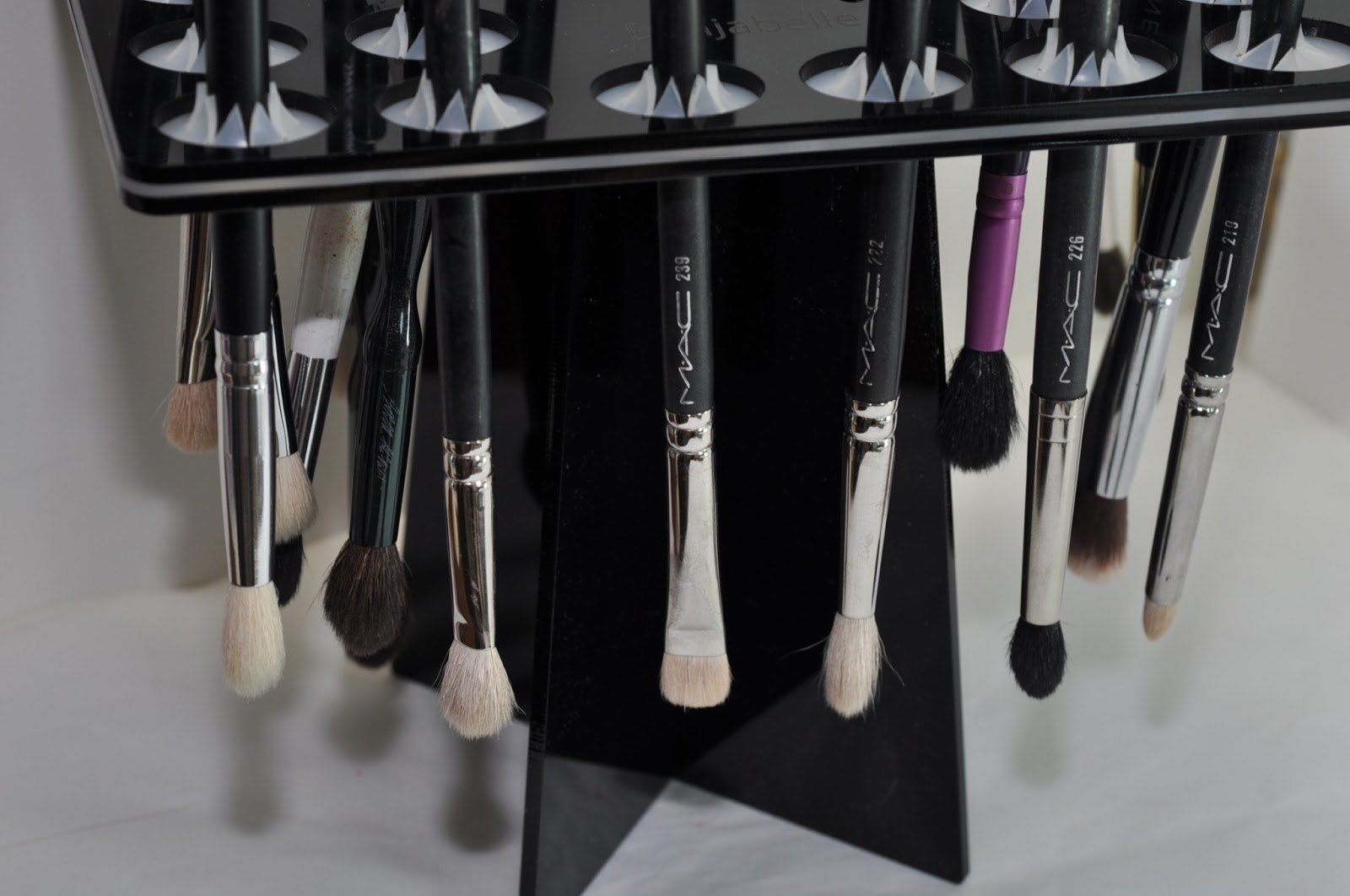 Benjabelle Makeup Brush Tree Mini Review - The Shades Of U