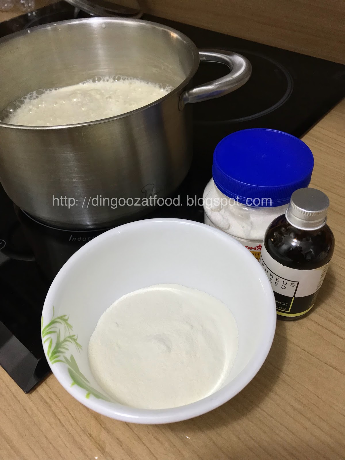 Miki's Food Archives : Homemade Silky Soy Milk Pudding 滑滑的豆奶布丁