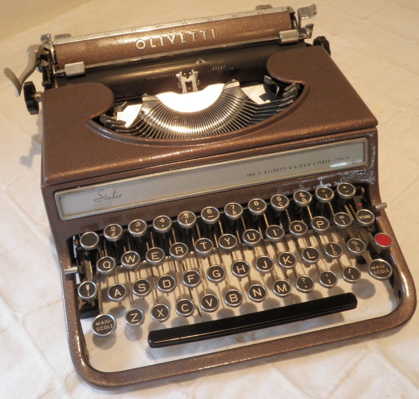 oz.Typewriter: Olivetti Studio Portable Typewriter: No Number but a New ...