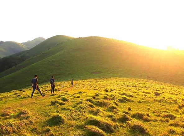 Pemandangan Bukit Sapu Angin Pelaihari yang Ciamik | Jangan Lupa Piknik