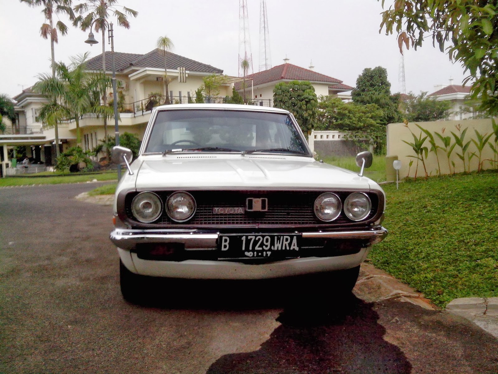 Bangun Toyota Corona Deluxe RT80 tahun 1970 Antik dan Klasik