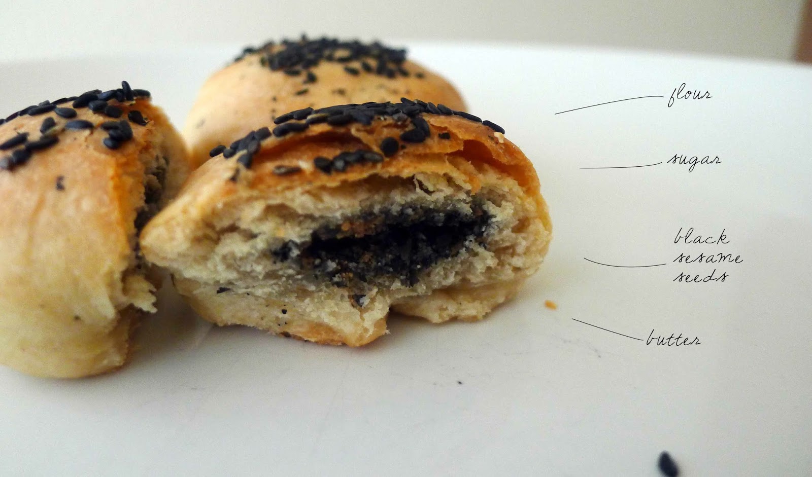 Happy Belly: Black Sesame Puff Pastries (黑芝麻酥饼)
