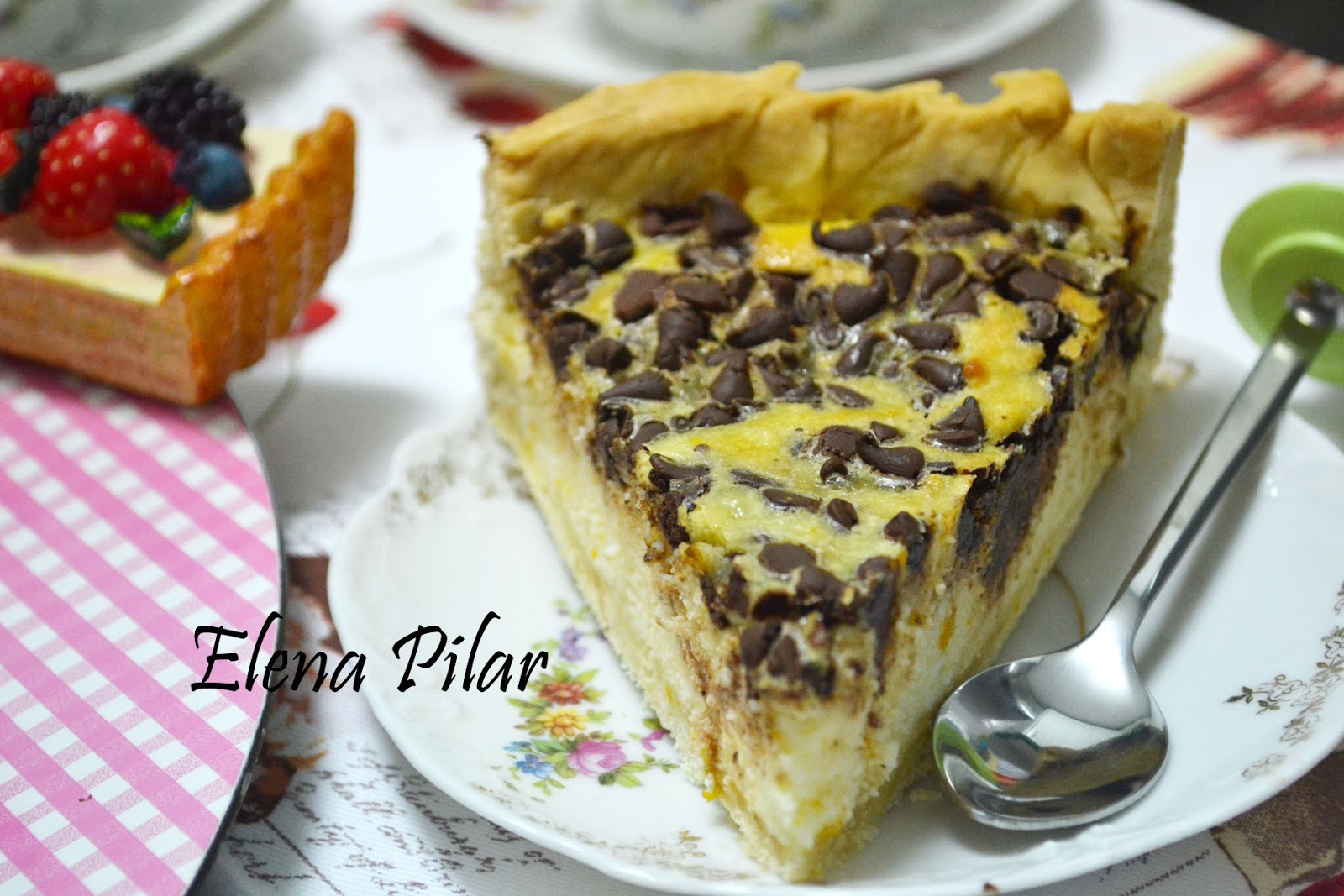 Tarta de requesón con naranja y chips de chocolate o Italian Easter Pie ...