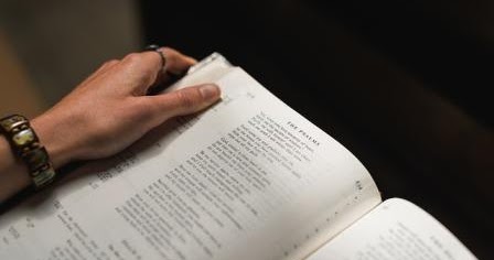 Contoh Kata Penghubung Atau Konjungsi Lengkap - JUARA SATU