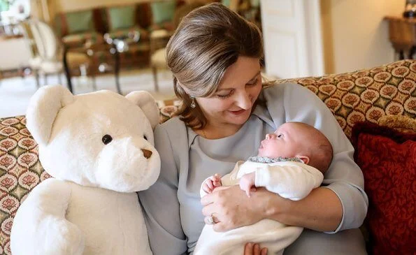 New official photos of Prince Charles with his parents have been released