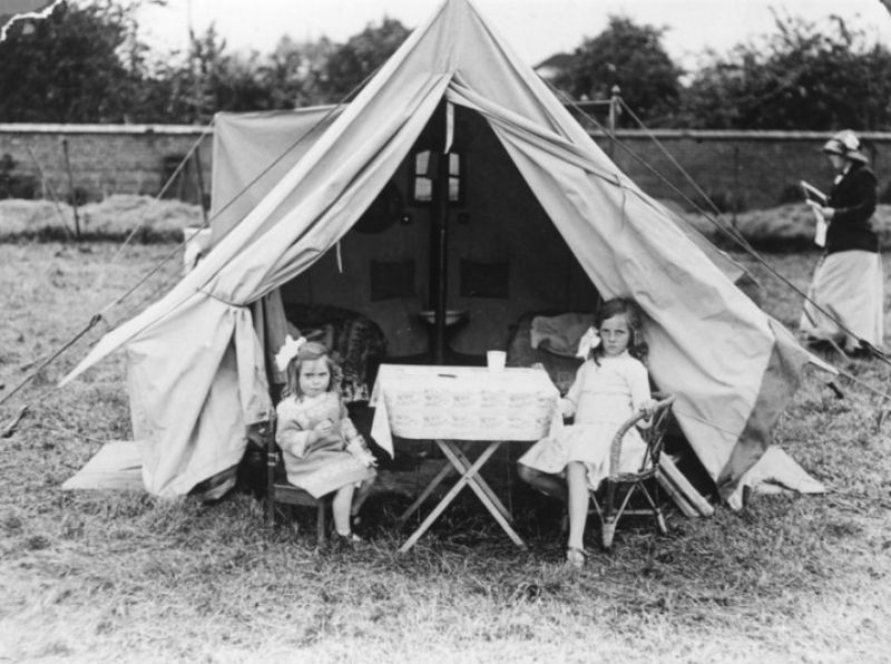 Caravanning and Camping in the Past: 20 Vintage Photos of Holidaymakers ...