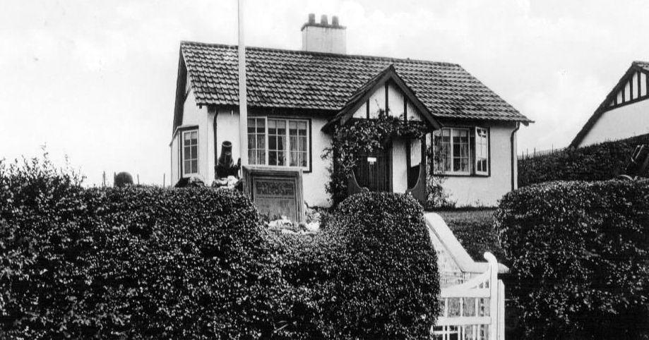 Tour Scotland: Old Photograph War Memorial Cottage Howwood Renfrewshire ...