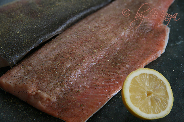 Maya's World: Somon salbatic cu crusta de brînza aromata
