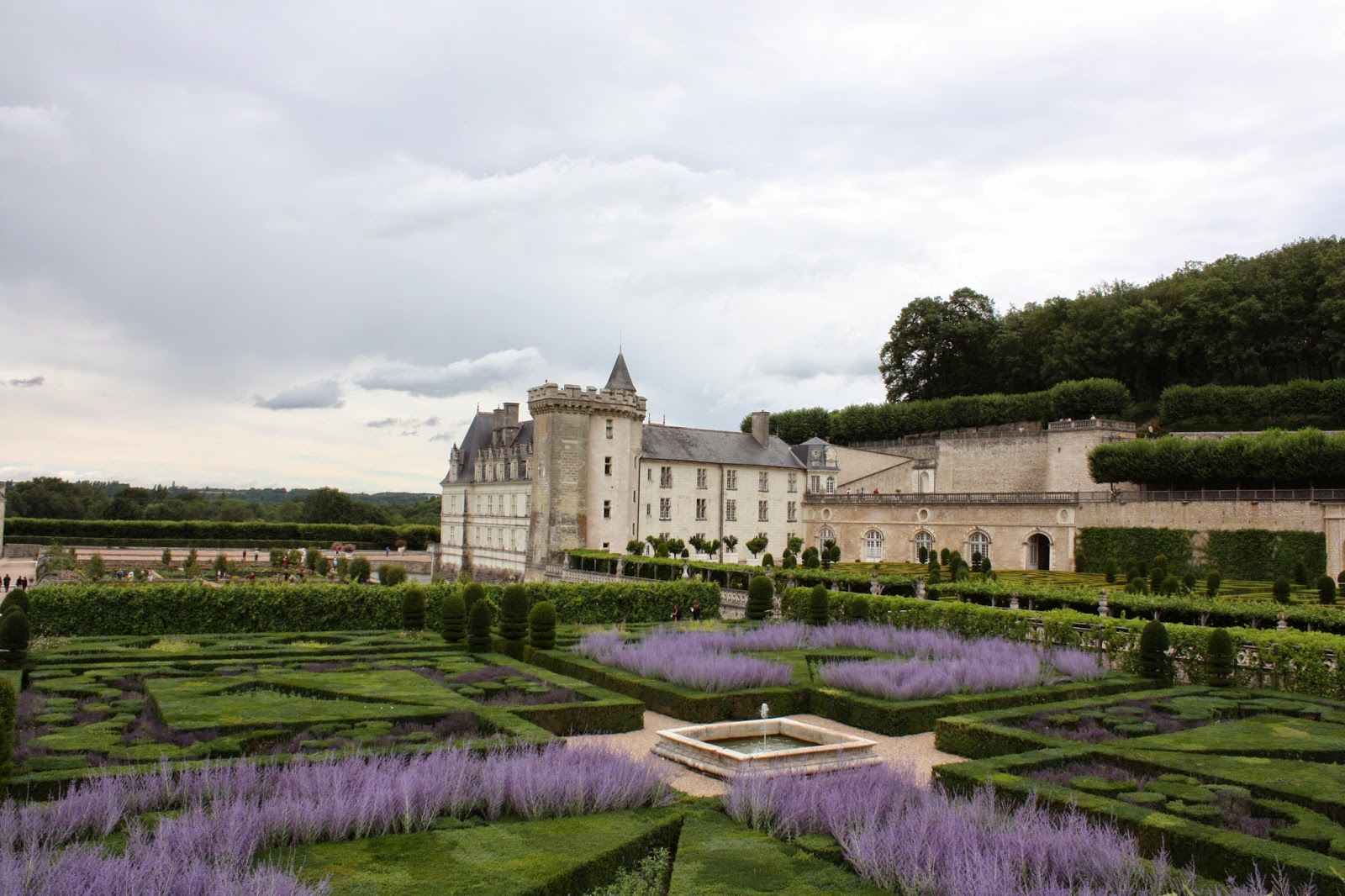 Castelo de Villandry e seus belíssimos jardins - França - VIAGENS DA RÔ