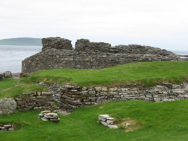 The Lost Fort: The Brochs of Gurness and Midhowe on Orkney – Their ...