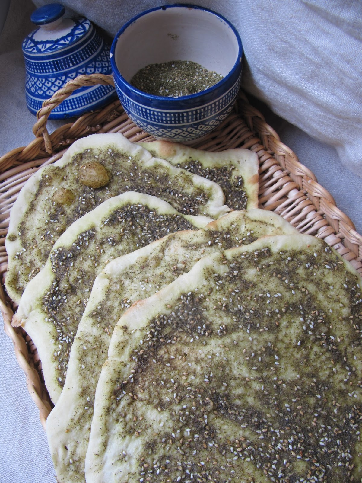La cuisine d'ici et d'ISCA: Pain libanais au zaatar : Mana’ish