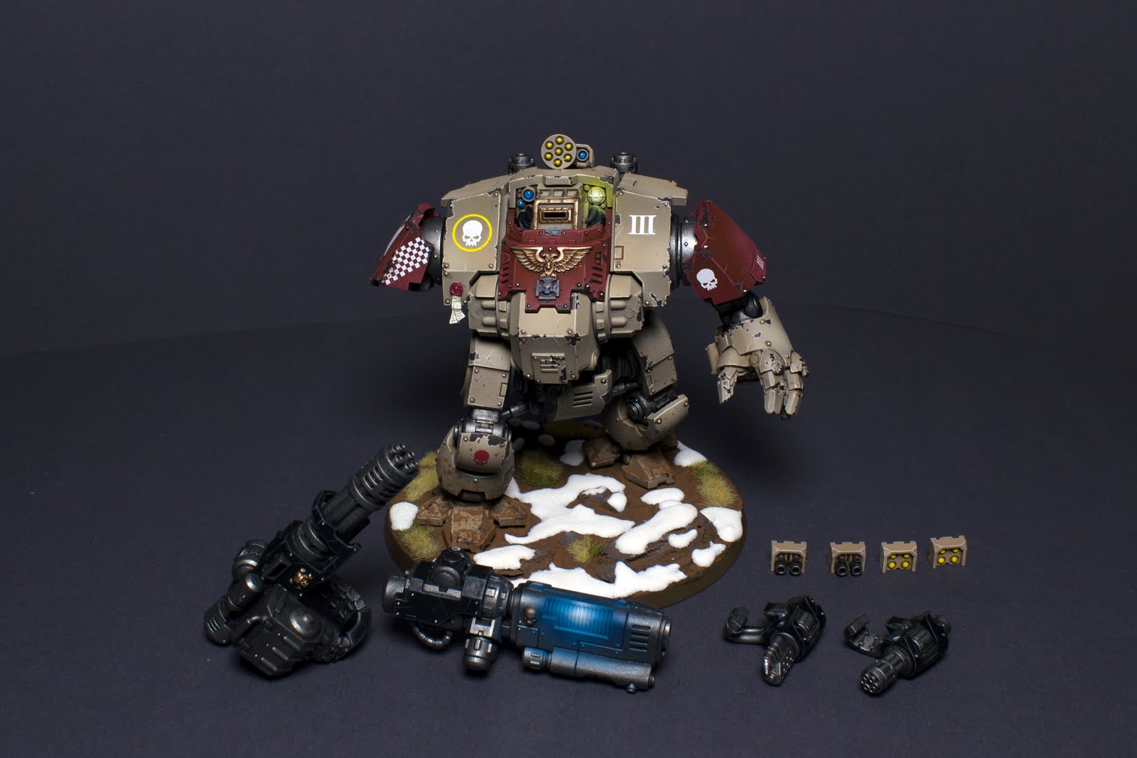 Into the Abyss painting: Redemptor dreadnought finished (and magnetized!)