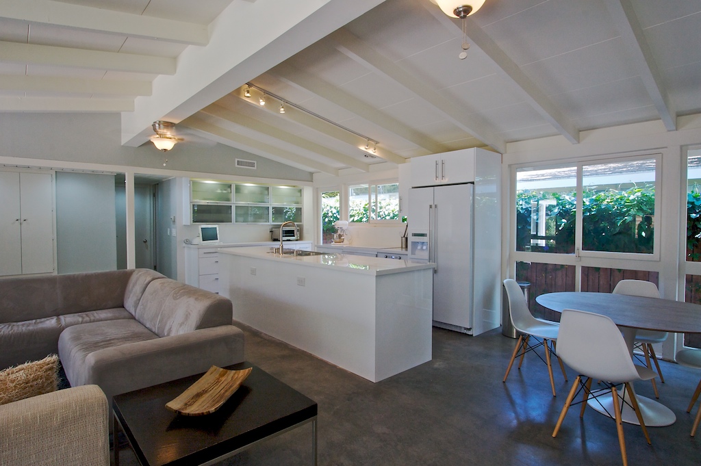 Vernacular House: Cliff May and the ranch