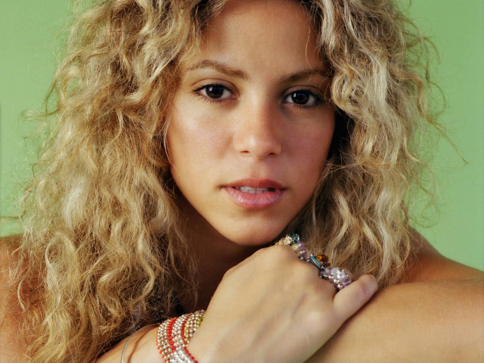 Shakira Pop Star Rock Singer Wallpapers ~ Taste Wallpapers