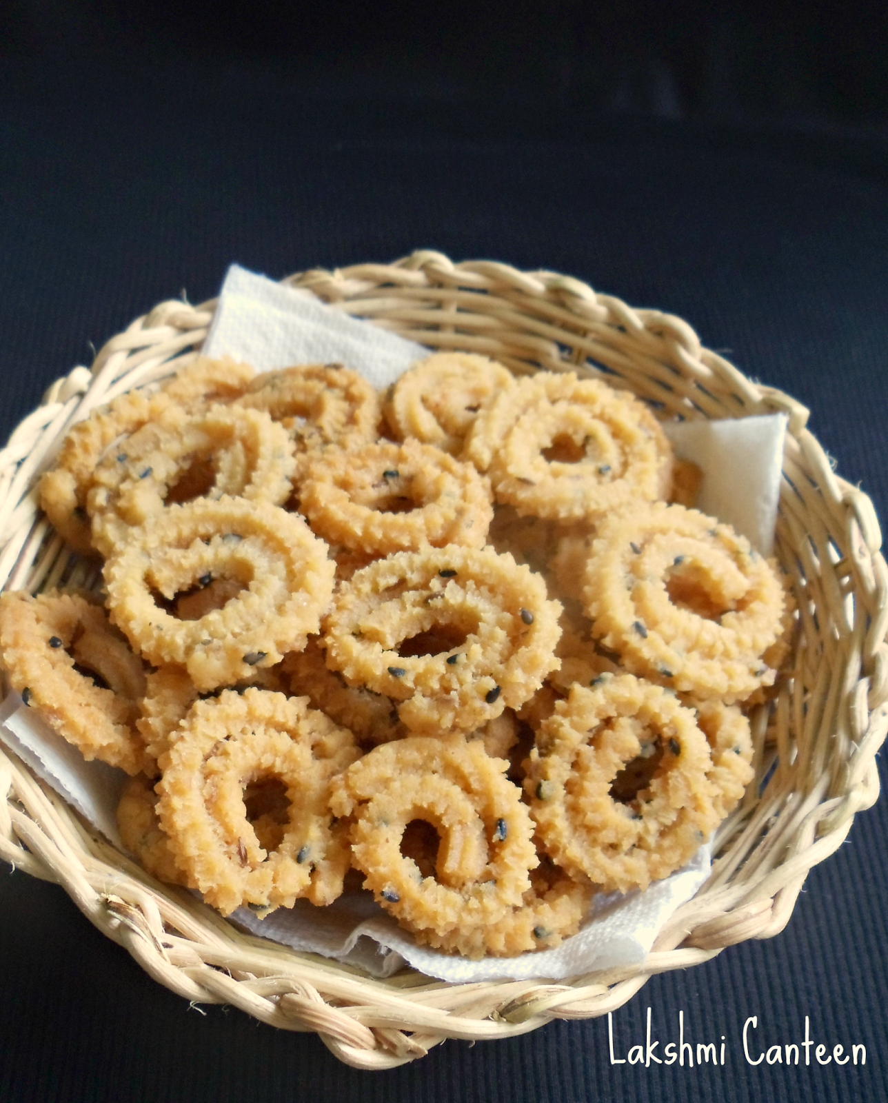 Lakshmi Canteen: Batate Chakkuli (Potato Chakli)