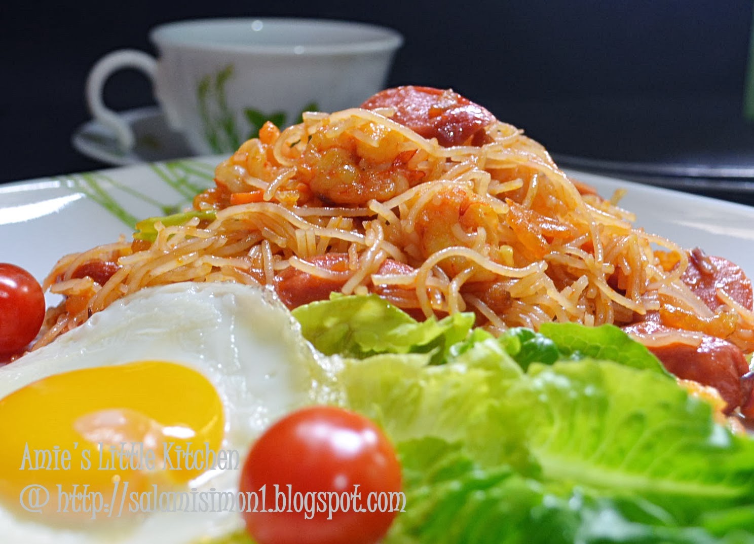 Sepiring Rice Stick (Mee Hoon) Goreng & Secawan Kopi Tenom - Amie's ...