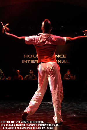 Singing in the shower: WAACKING Y PUNKING