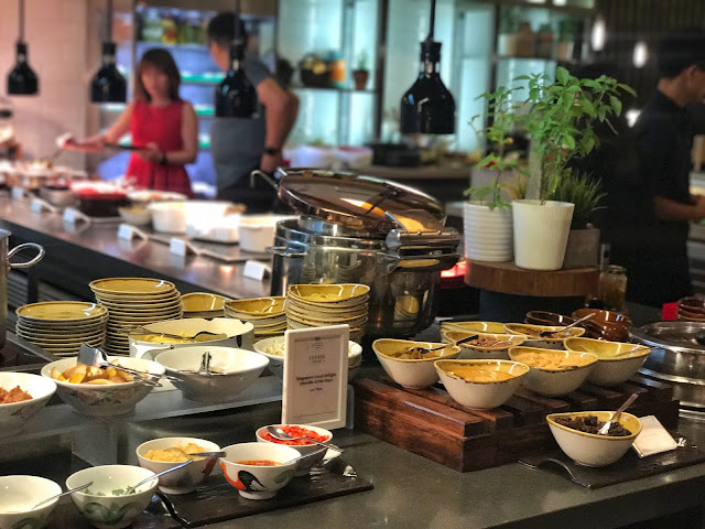 Interactive Kitchen Food Spread with ala minute cooking stations at ...